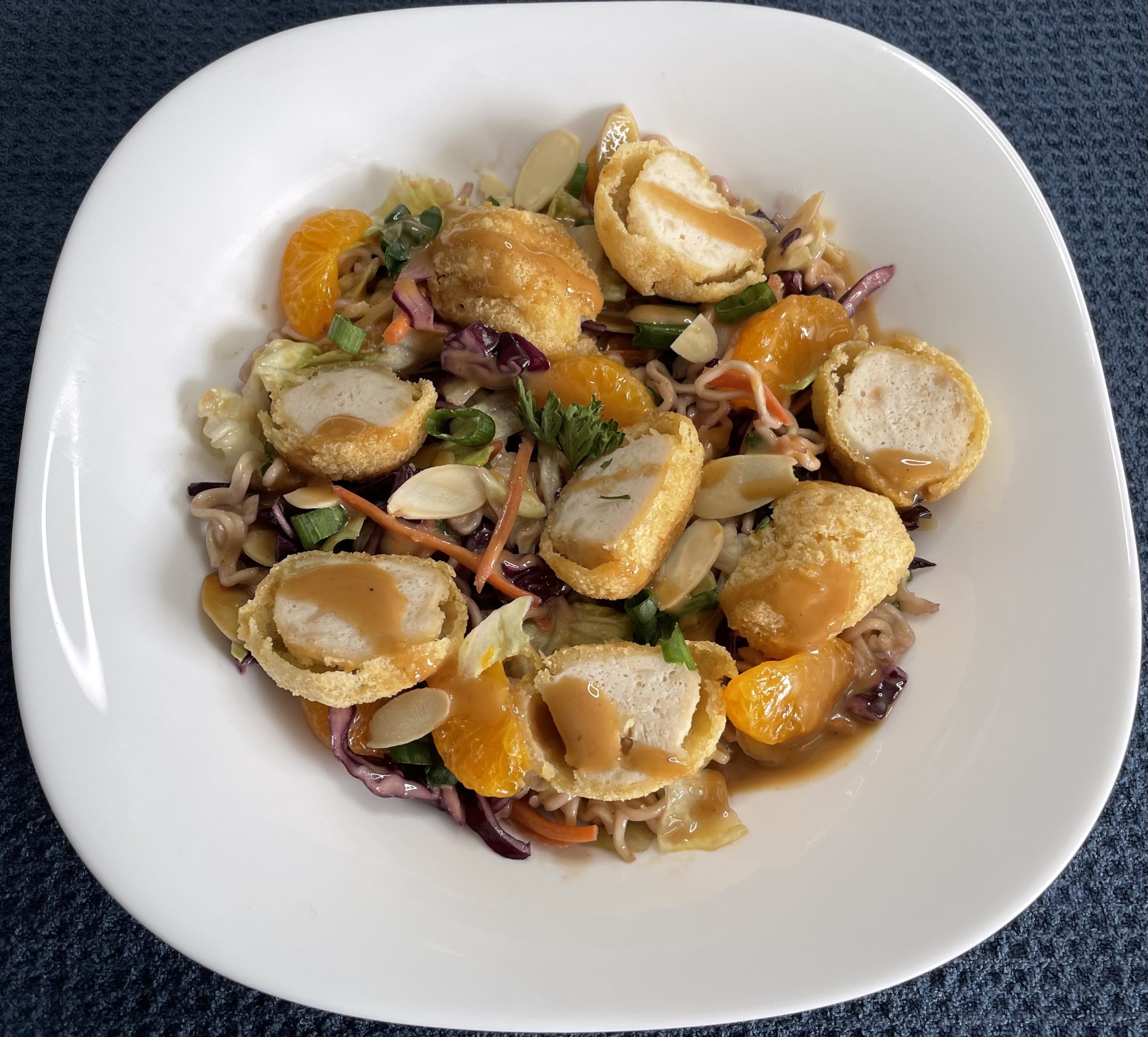 Salade croustillante au poulet style mandarin - Service Alimentaire ...